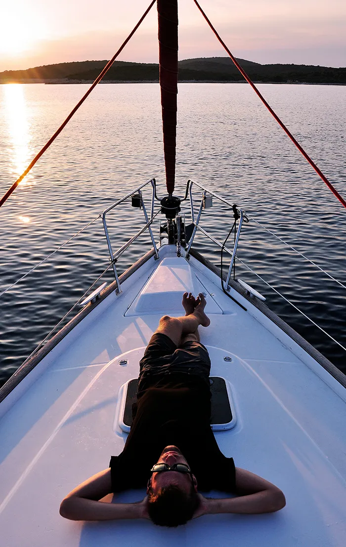 Barefoot Sailing Adventures: The Ultimate Freedom on Water